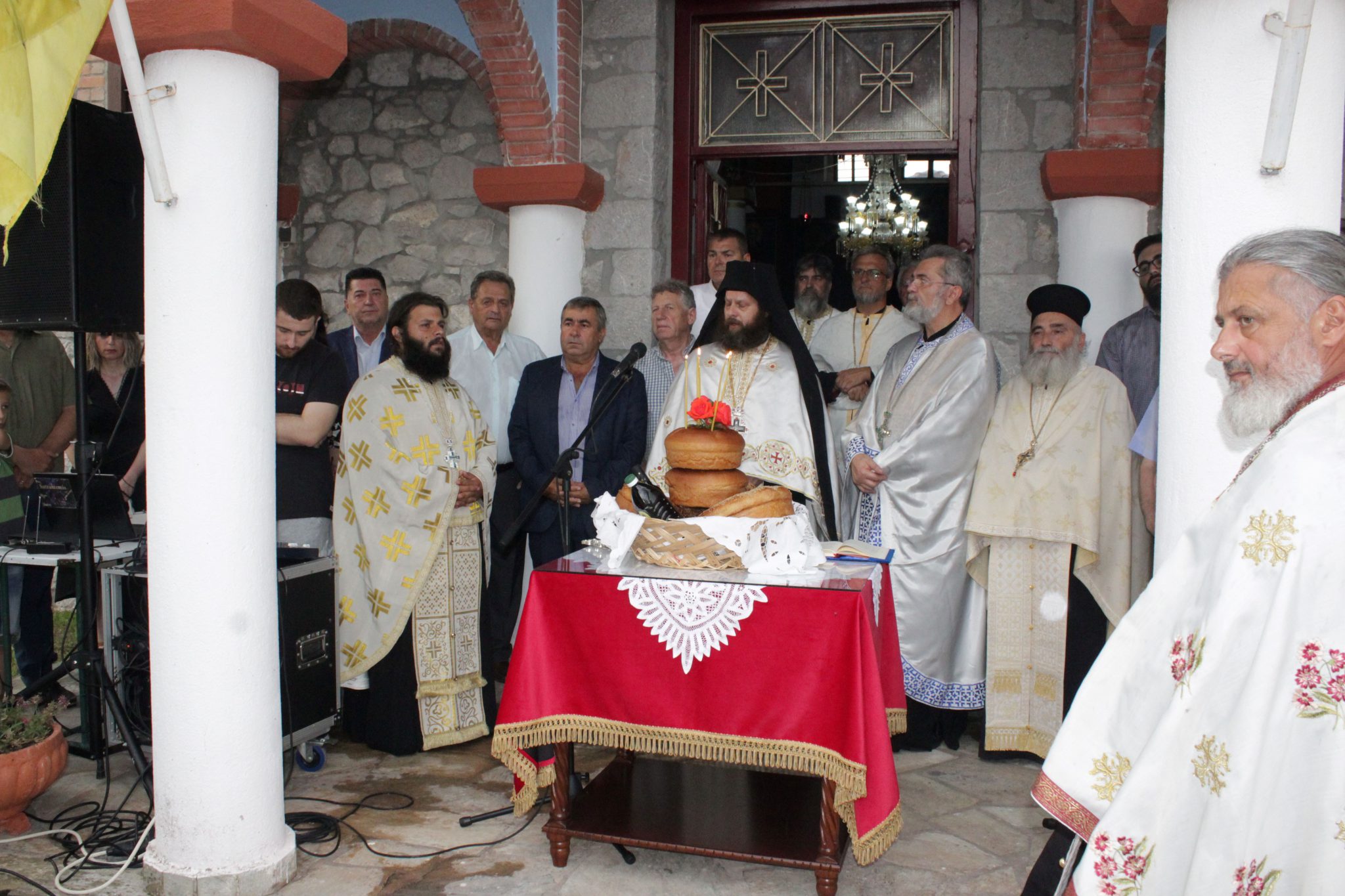 Στο Παλαιομονάστηρο για τους Αγίους Αποστόλους ο Δήμαρχος Πύλης - ΔΗΜΟΣ ...